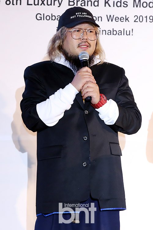 [bnt포토] 'LBMA 키즈모델어워즈 2019' 심사평 전하는 김지욱 프로듀서 : 네이트 뉴스