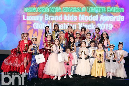 [bnt포토] 'LBMA 키즈모델어워즈 2019' 최종 수상자들의 기념촬영 : 네이트 뉴스