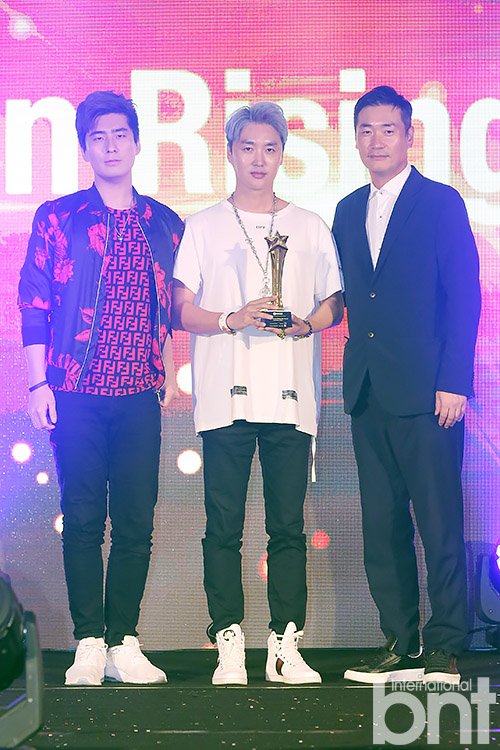 [bnt포토] 'LBMA STAR 시상식' EDM 뮤지션 라이징스타상, 배드보스크루 : 네이트 뉴스