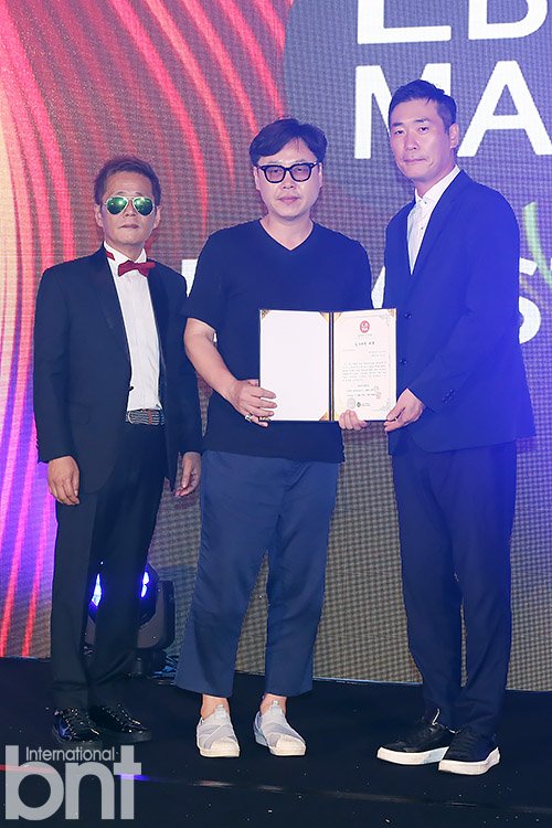 [bnt포토] 'LBMA 키즈모델어워즈 2019' 심사위원 위촉받는 지오아이 이기오 편집국장 : 네이트 뉴스