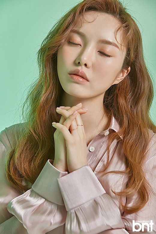 [bnt화보] 릴리 "내 색깔 없다 생각해 하얀 꽃 '릴리'로 예명 정했다" : 네이트 뉴스