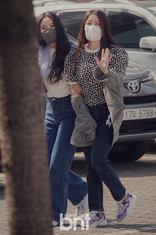 [bnt포토] 브레이브걸스 민영-유정 '다정하게 팔짱 낀 메보좌-꼬북좌' : 네이트 뉴스