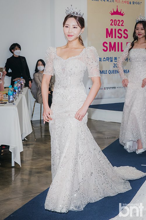 [bnt포토] 한빛단 신수연 '그윽한 눈빛'(스마일퀸코리아 선발대회 2022) : 네이트 뉴스