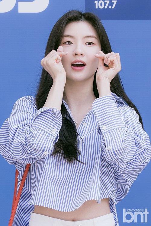 [bnt포토] 이선빈 '센스 넘치는 눈하트' : 네이트 뉴스