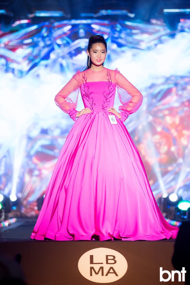 [bnt포토] LBMA 월드파이널 위너 키즈 말가드 뭉크밧 '핑크의 성숙미'(럭셔리브랜드 모델어워즈) : 네이트 뉴스