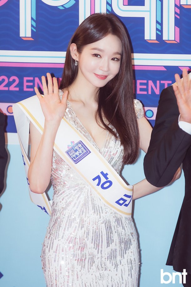 [bnt포토] 다비치 강민경 '스릉스릉, 장꾸표정 나오는 중'(MBC연예대상) : 네이트 뉴스