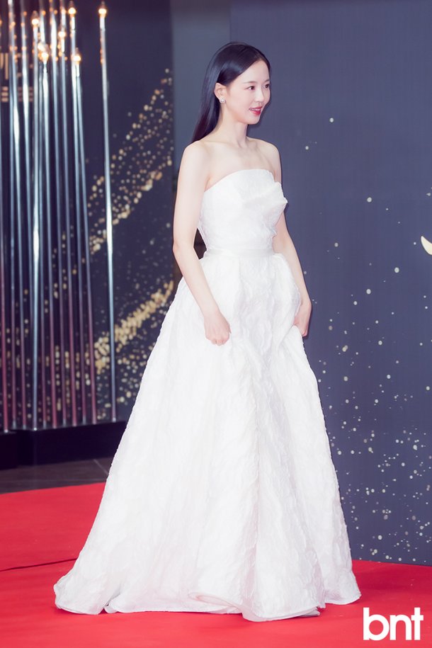 [bnt포토] 강한나 '순백의 발걸음'(KBS연기대상) : 네이트 뉴스