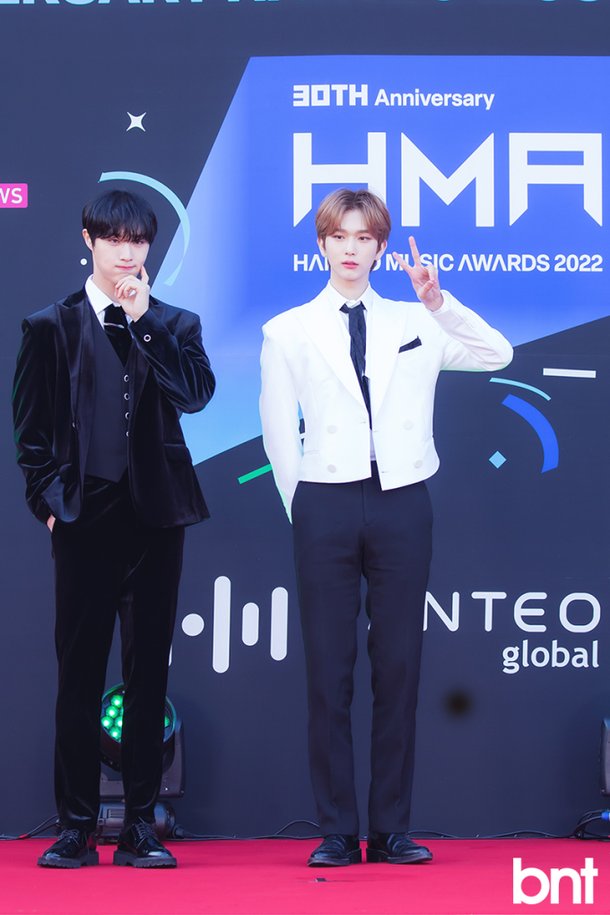 [bnt포토] CIX 현석-EPEX 백승 '한터차트 뮤직어워즈 진행 맡았어요' : 네이트 뉴스