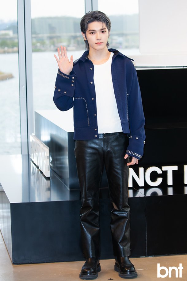 [bnt포토] NCT 태용 '존잘의 손인사' : 네이트 뉴스