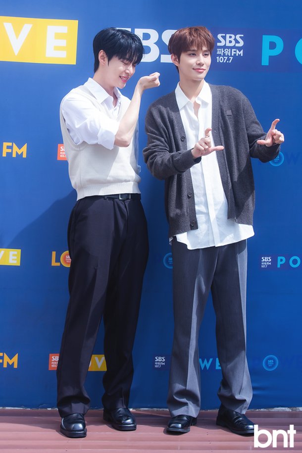 [bnt포토] NCT 도재정 도영-정우 '맡고, 뿌리고' : 네이트 뉴스