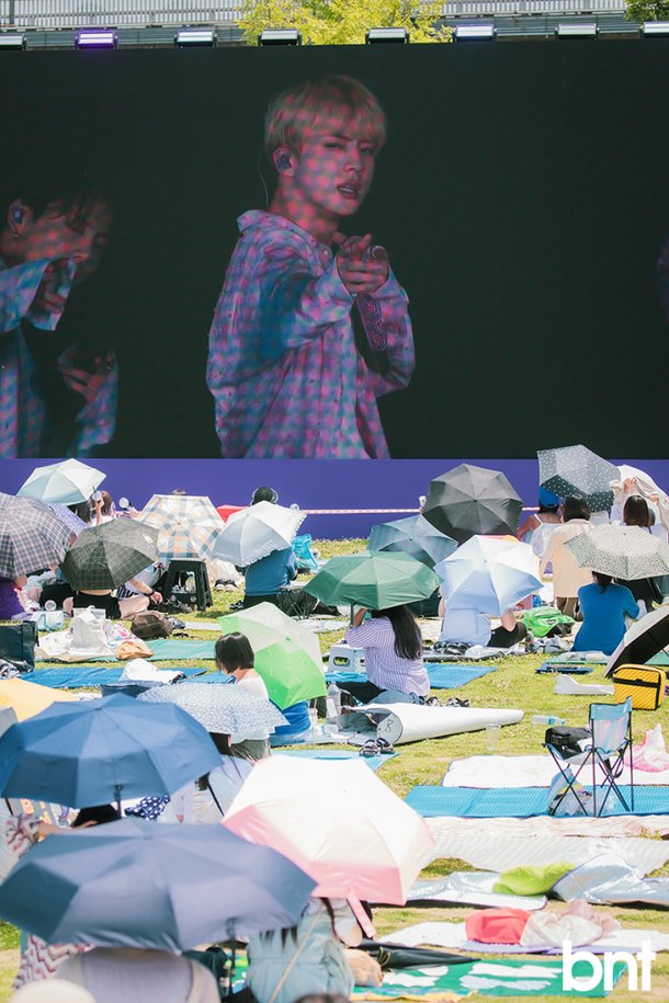 [bnt포토] '한여름 더위를 이기며 BTS를 즐기는 법'(2023 BTS FESTA) : 네이트 뉴스