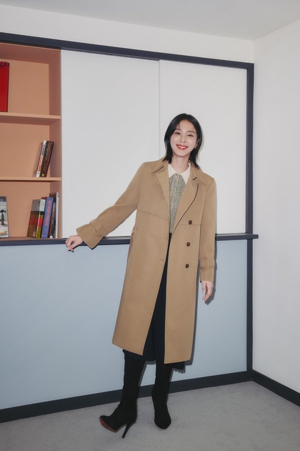 설인아, 세련된 분위기의 지센 23 FW 화보 공개 : 네이트 뉴스
