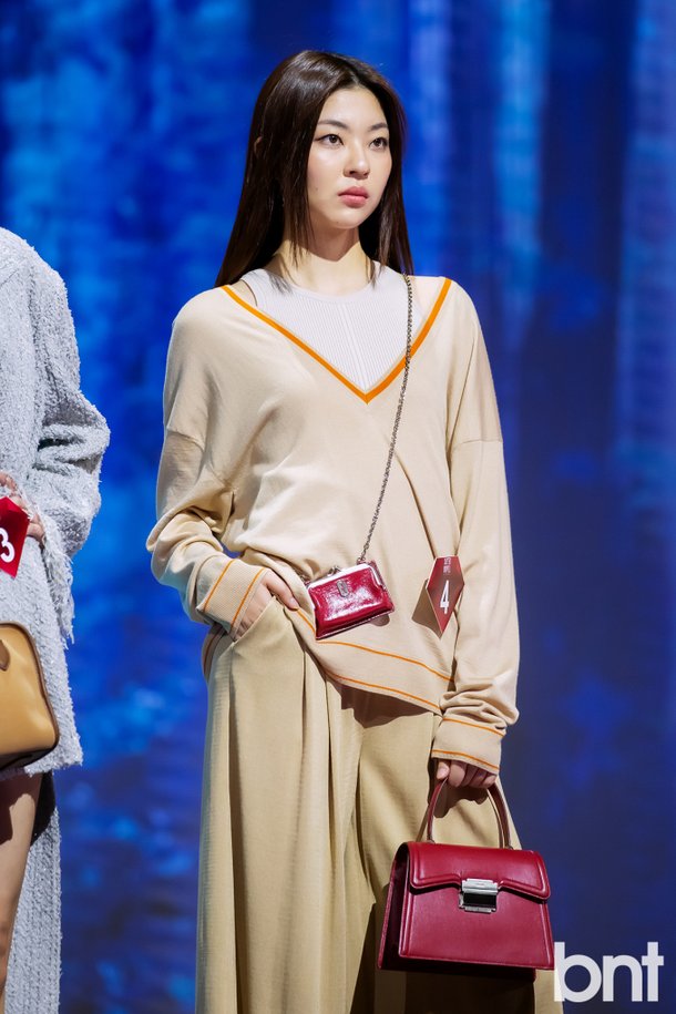 [B포토+] top7 김수빈 '어떤 스타일에서도 돋보이는 매혹의 카리스마'(슈퍼모델 선발대회) : 네이트 뉴스