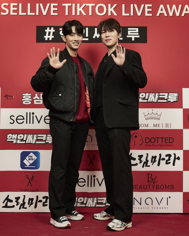 [포토] MARTIN&CHAN '안녕' : 네이트 뉴스