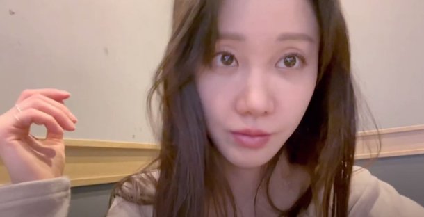 한그루, 18kg 감량해 42kg…레드 수영복 입고 대회 출전 : 네이트 연예