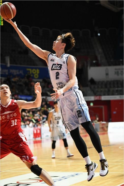 '2위 KGC 기다려' KCC-DB, 나란히 연승 행진 : 네이트 스포츠