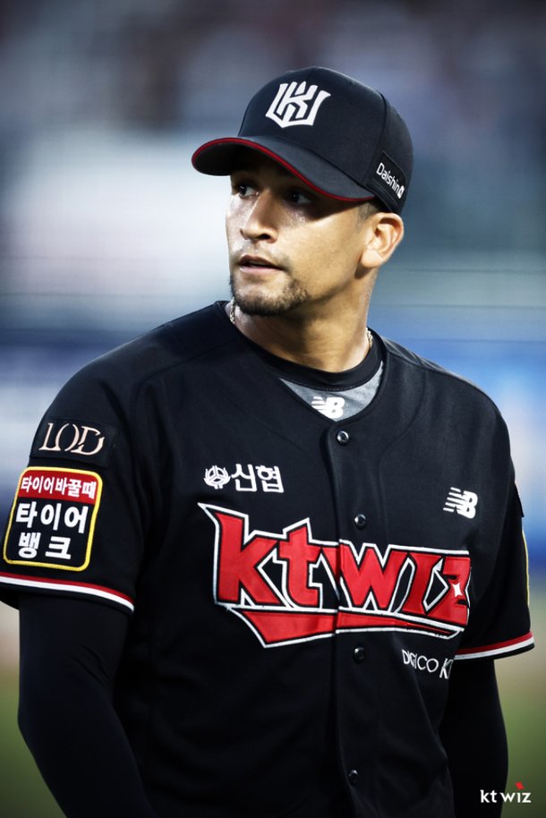 '8월 전승·시즌 무패' kt 쿠에바스, 개인 첫 월간 MVP : 네이트 스포츠