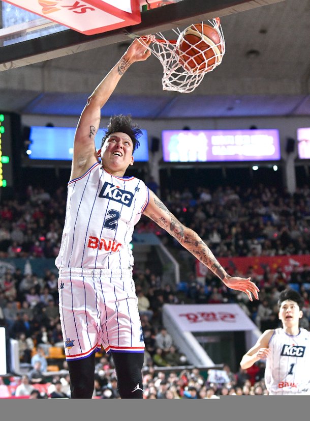 빠른 SK, 더 빠른 KCC…'최준용 더비'에서 웃은 KCC : 네이트 스포츠