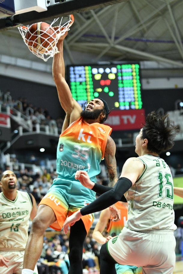 KBL 최고 외인들의 맞대결…배스와 kt가 웃었다 : 네이트 스포츠