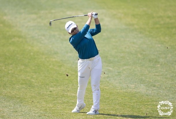 흔들리지 않는 레전드…신지애, KLPGA 투어 60개 대회 연속 컷 통과 : 네이트 스포츠