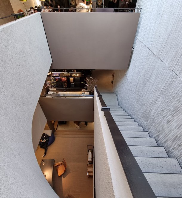 조각 케이크 건물? 입장료 내는데 줄서는 서점 : 네이트 뉴스