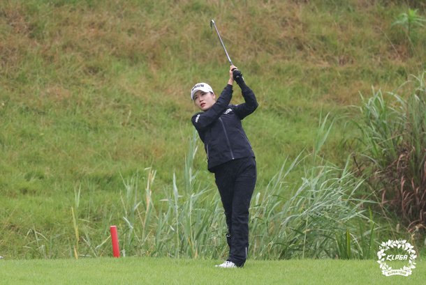 2라운드서 버디 10개 황정미, KLPGA투어 데뷔 첫 우승 : 네이트 뉴스