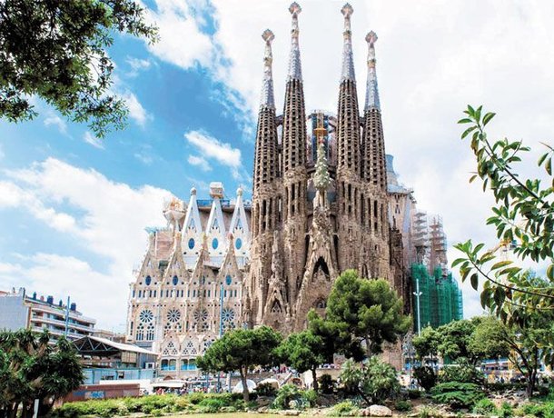 140년째 짓는 가우디 역작 파밀리아, 중앙탑 6개 중 3개 완공 : 네이트 뉴스