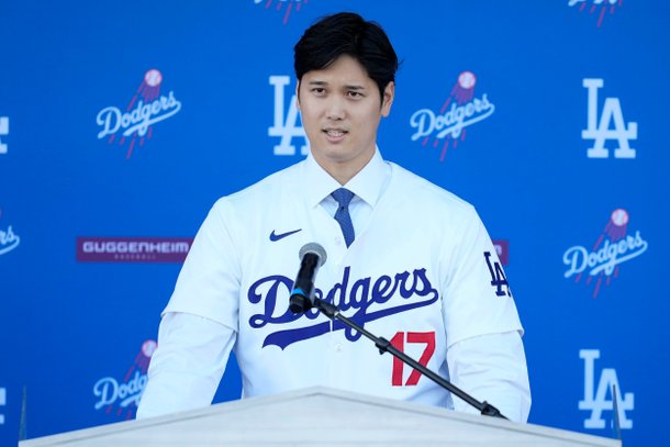 푸른 유니폼 입은 오타니 "월드시리즈 우승이 최우선…다저스 온 이유" : 네이트 뉴스