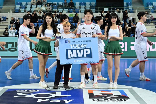 4위 하남시청, 2위 SK 꺾고 핸드볼 H리그 男PO 진출 불씨 살려 : 네이트 뉴스