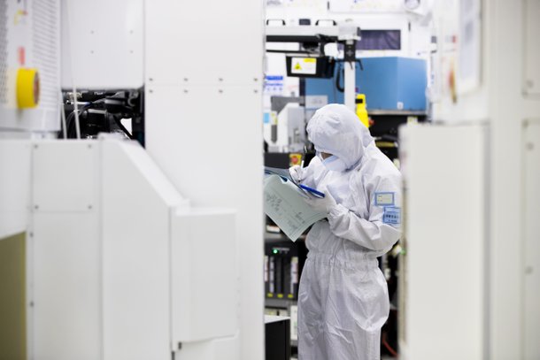 Samsung to cut over 100 executives from chip division : 네이트 뉴스