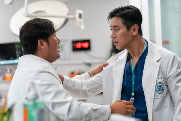 Interview: Meet the doctor behind Netflix's 'The Trauma Code' : 네이트 뉴스