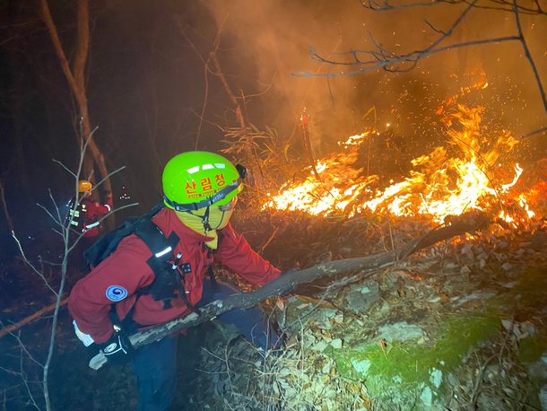 지리산국립공원 인근 산불 확산 중…탐방객 대피령 : 네이트 뉴스