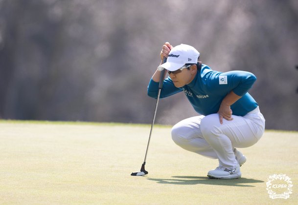 흔들리지 않는 신지애, KLPGA투어 60개 대회 연속 컷 통과 : 네이트 뉴스