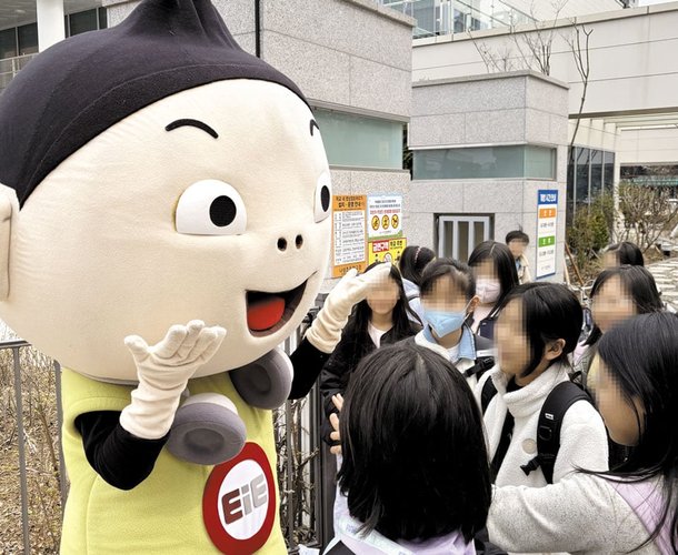 More South Koreans take on side jobs amid inflation, reduced hours : 네이트 뉴스
