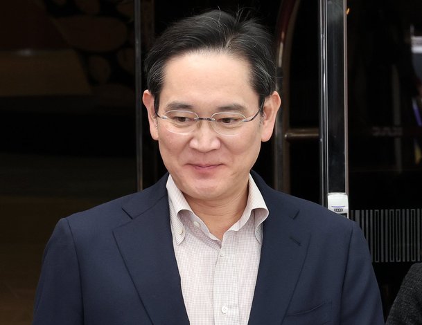 Samsung's Lee returns from Sun Valley, says 'We'll work hard' : 네이트 뉴스