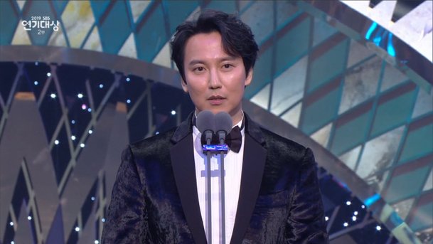 '2019 SBS 연기대상' 주인공은 김남길…'열혈사제' 8관왕 : 네이트 연예