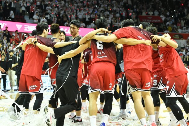 최고의 명승부…KGC, 7차전 끝에 SK 꺾고 2시즌 만에 정상 탈환 [KBL] : 네이트 스포츠