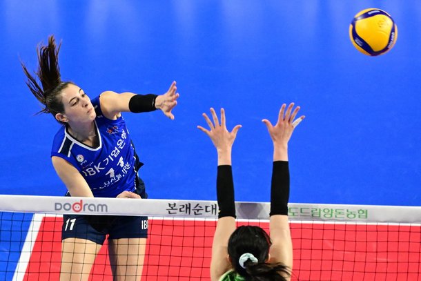 '아베크롬비 42점' IBK기업은행, GS칼텍스 꺾고 2연승 질주…4위로 점프 [V리그] : 네이트 스포츠