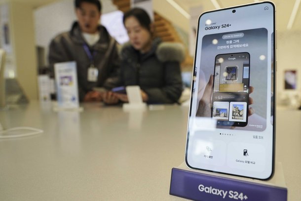 '언어 걱정 끝' 삼성 AI폰 갤럭시 S24, 13개국어 실시간 동시통역 [쿠키포토] : 네이트 뉴스