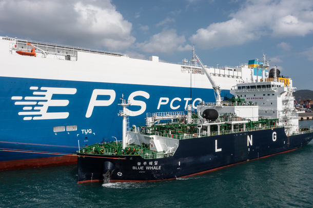 부산항 최초 LNG '선박 대 선박 방식' 벙커링 성공 : 네이트 뉴스