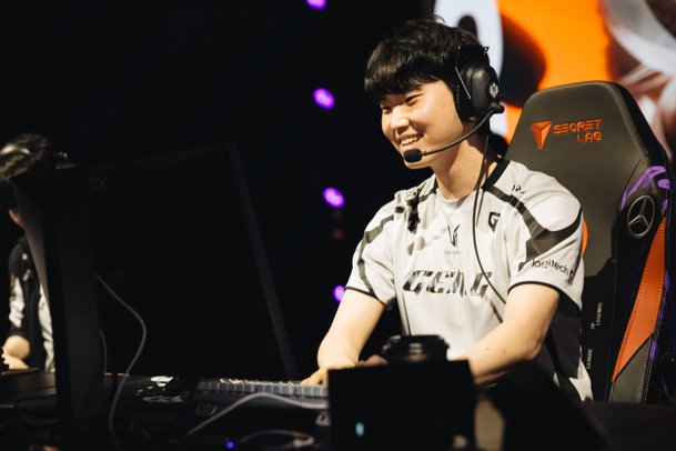 MSI 기세 이은 젠지, FLY 제압…4강 진출 [EWC] : 네이트 스포츠