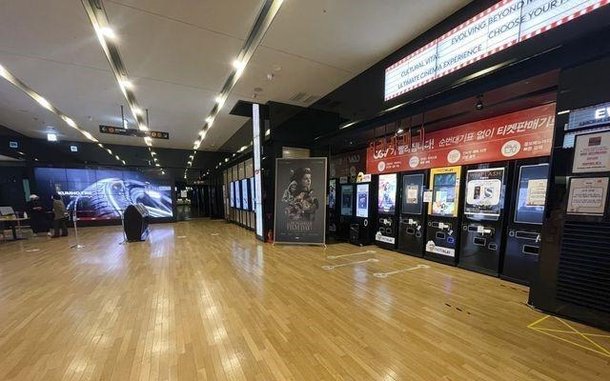 CGV, 코로나 적자에 관람료 추가 인상…주말 2D 영화 1만4000원 : 네이트 뉴스