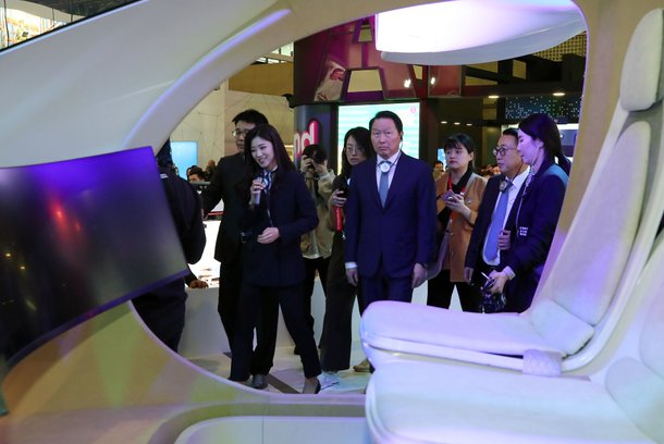 MWC서 관람객 홀린 SKT 무인비행기…엑스포 알리려 부산行 : 네이트 뉴스