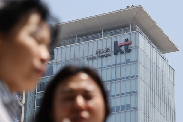 KT, 압수수색에 '덤덤'…사외이사 후보엔 새노조 추천 변호사·소액주주 등 : 네이트 뉴스