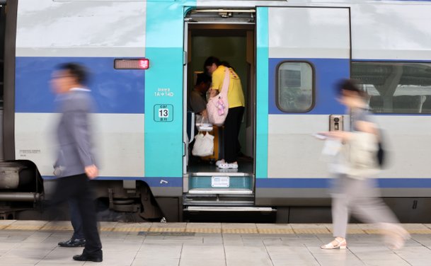 KTX 이용객 10억명 돌파…달린 거리 계산하니 지구에서 달까지 800번 왕복 : 네이트 뉴스