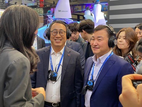 [MWC23] SKT 유영상 "갤S23, 현존 최고 제품…삼성과 AI 협력 가능" : 네이트 뉴스
