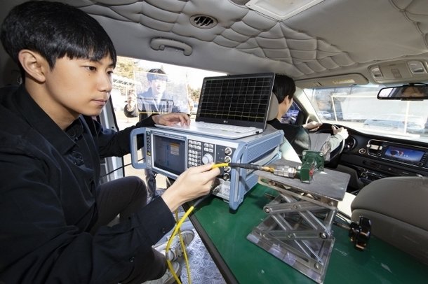 [MWC24] KT, 5G·위성 상용 주파수 지원하는 RIS 기술 개발 : 네이트 뉴스