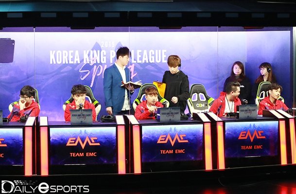 [KRKPL] EMC, 노바 3대0으로 꺾으며 첫 승 신고 : 네이트 스포츠