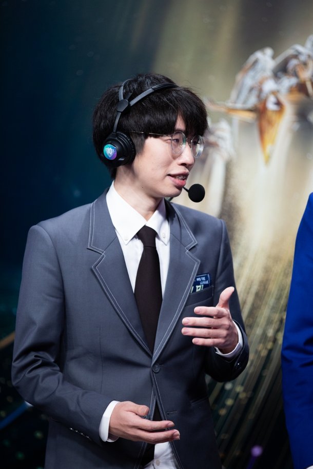 LPL 해설 '957' 커창위, "WE 어린 선수에게 시간을 달라" : 네이트 스포츠