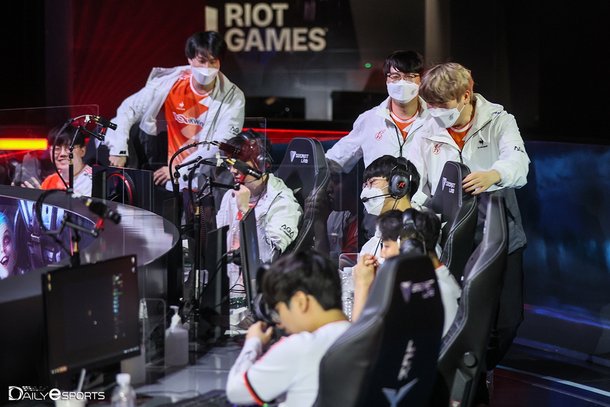 [포토] LCK PO 1R 승리한 광동 : 네이트 스포츠